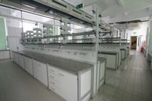 6 Types Of Lab Countertop Materials: Which One Is Right For You? | LOC ...